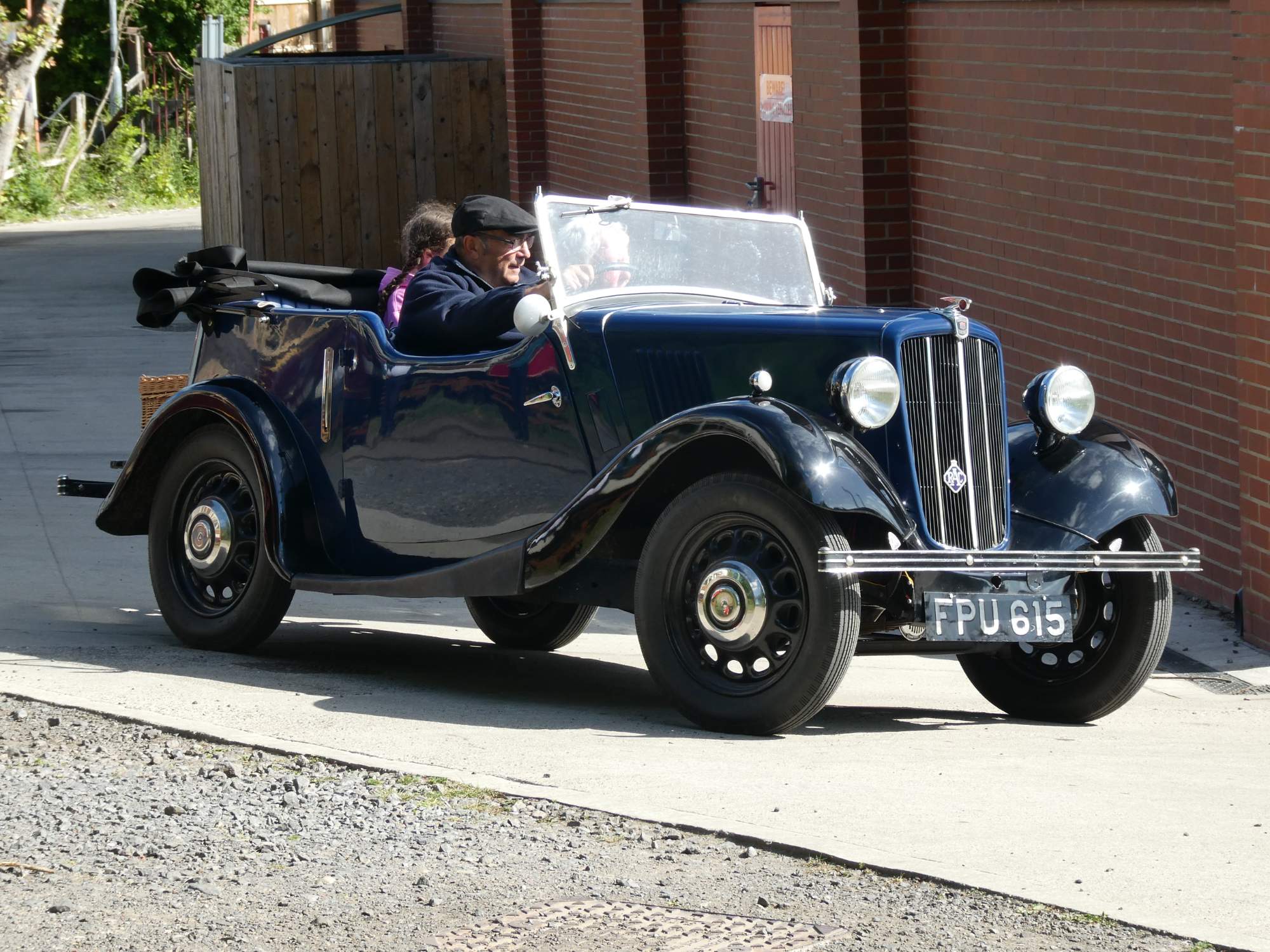 Solve 1938 Morris Eight Tourer jigsaw puzzle online with 204 pieces