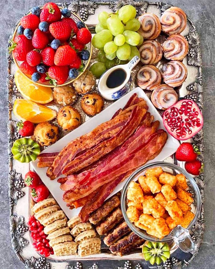 Solve breakfast-bacon-charcuterie-board jigsaw puzzle online with 63 pieces