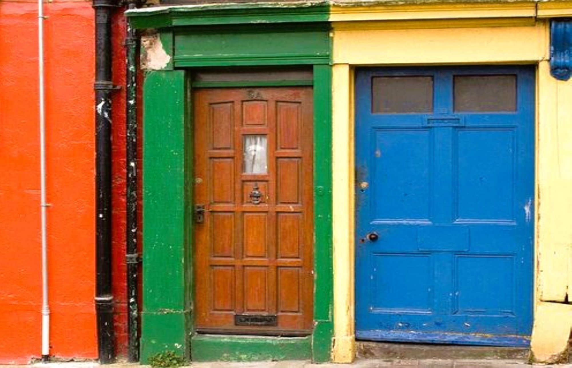 Solve Doors jigsaw puzzle online with 198 pieces