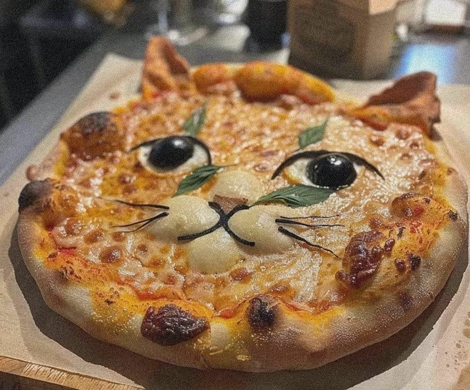 Solve Meow Pizza jigsaw puzzle online with 120 pieces