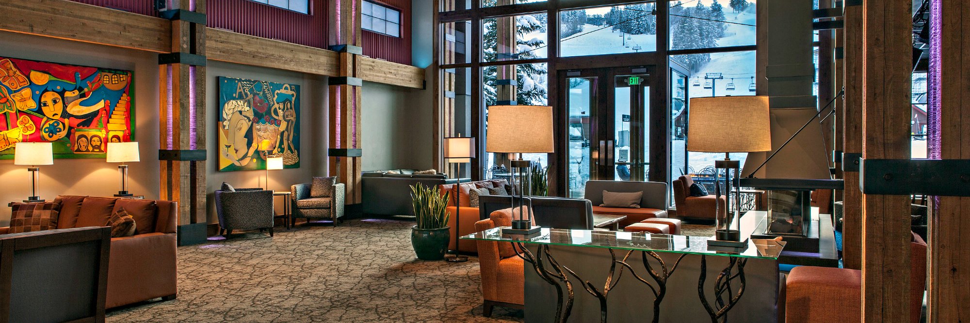 Solve Luxury Hotel Waiting Room jigsaw puzzle online with 75 pieces