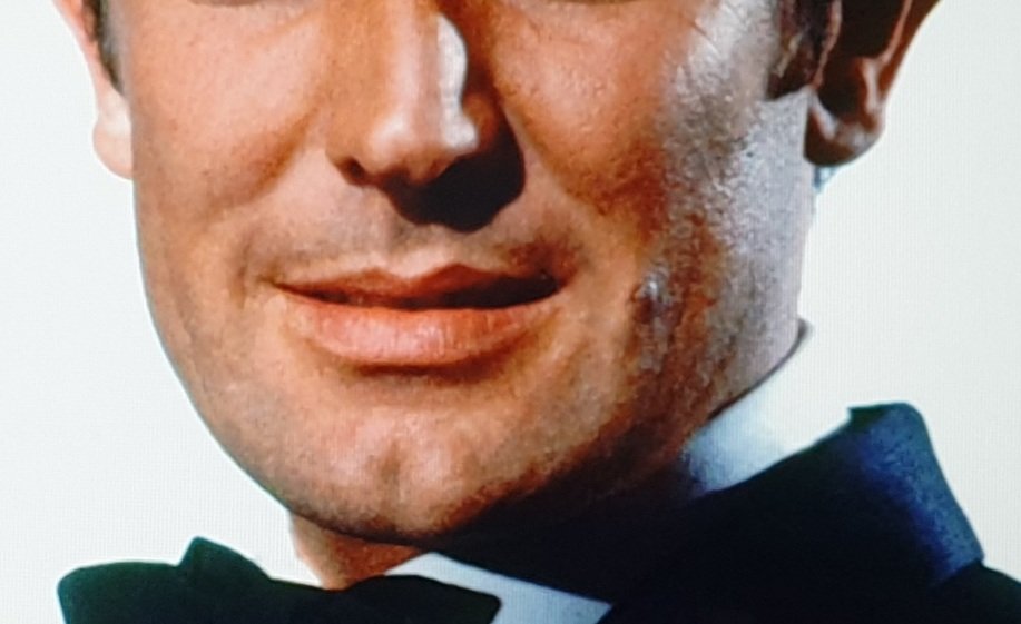 Solve GUESS WHO... jigsaw puzzle online with 15 pieces