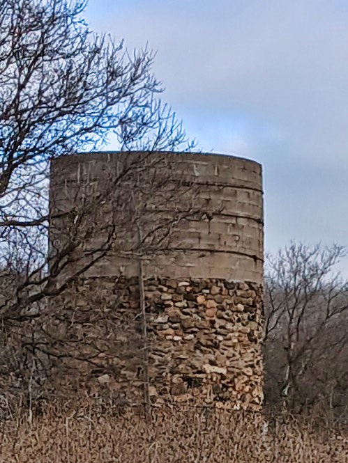 Solve Partial stone silo jigsaw puzzle online with 20 pieces