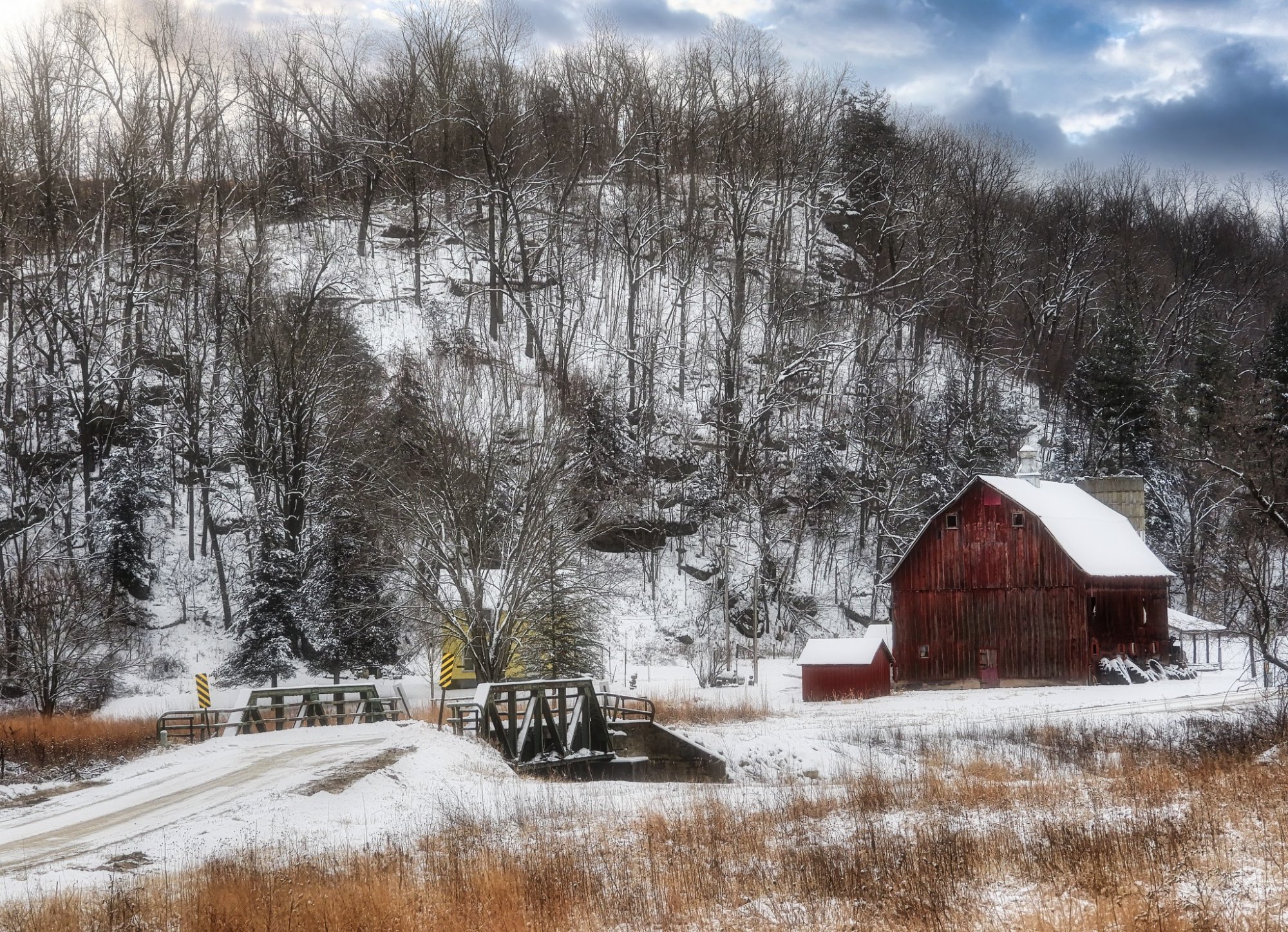 Solve Farm near Millville, Iowa jigsaw puzzle online with 588 pieces