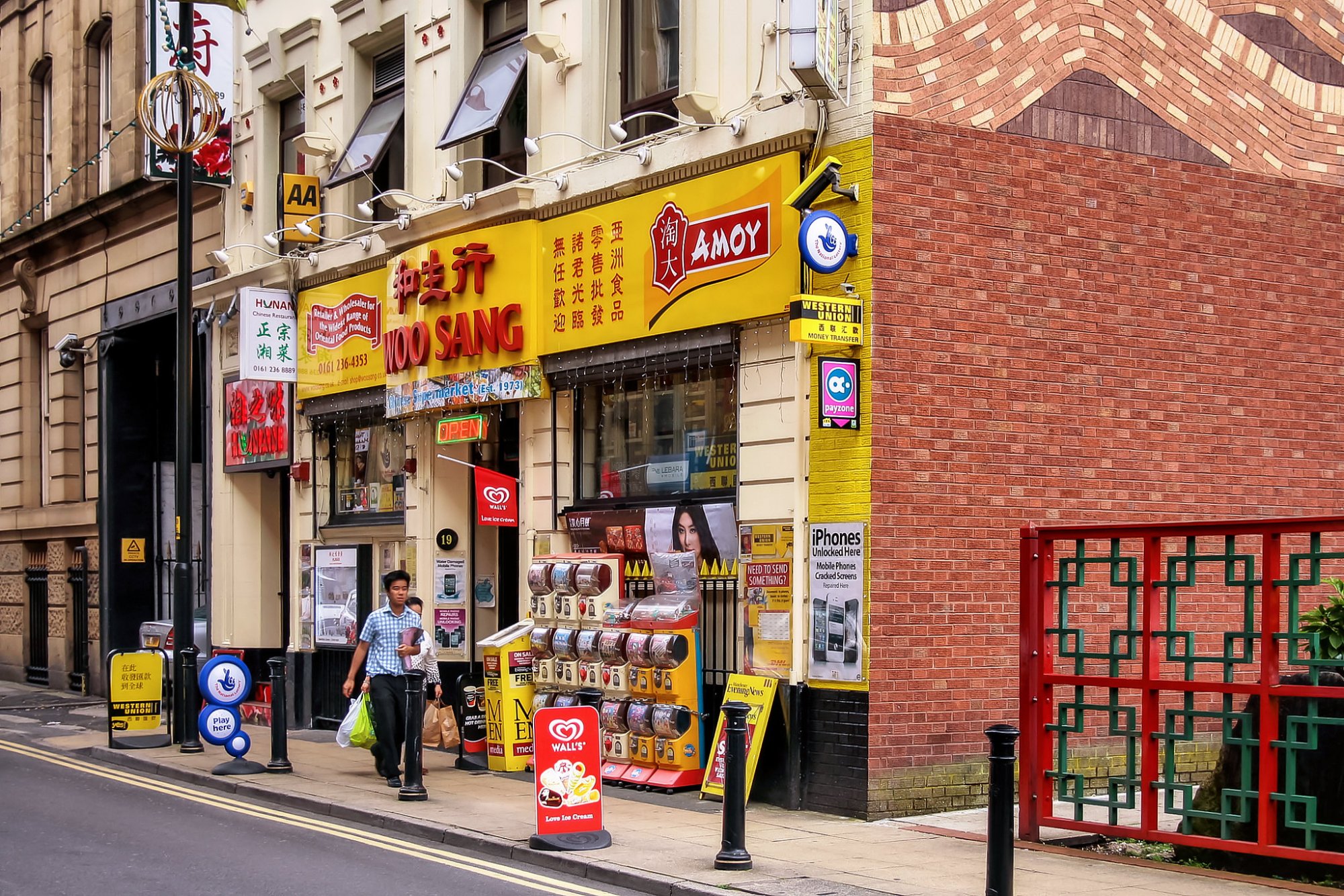 Solve Manchester, England, UK jigsaw puzzle online with 600 pieces