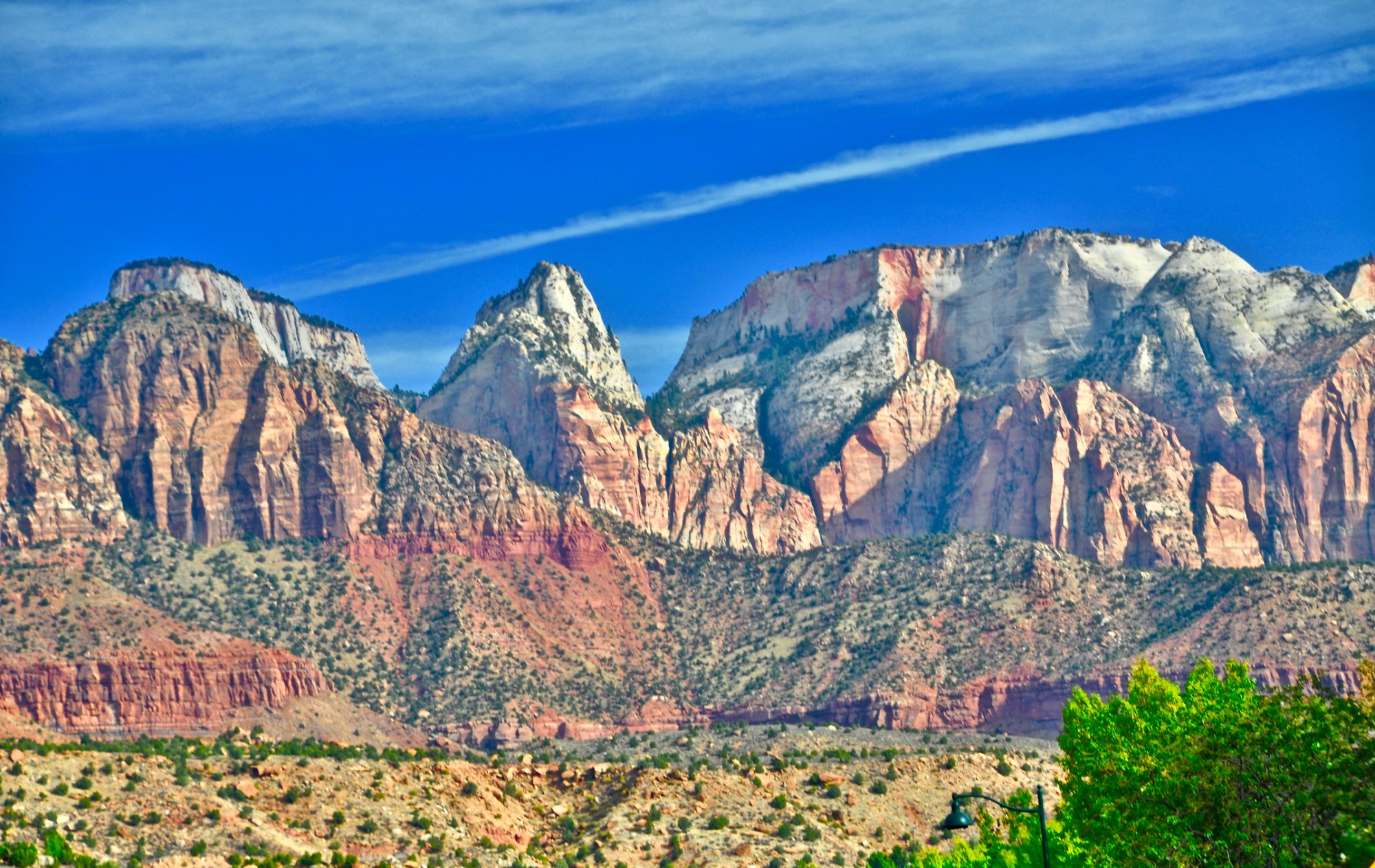 Solve Utah Mountains jigsaw puzzle online with 294 pieces