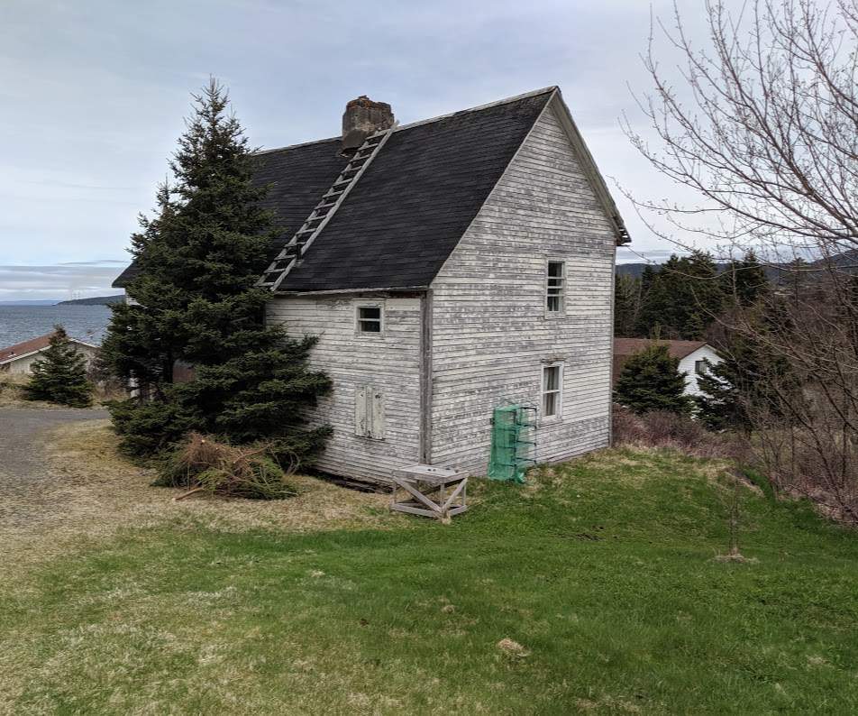 Solve Old Style Home jigsaw puzzle online with 195 pieces