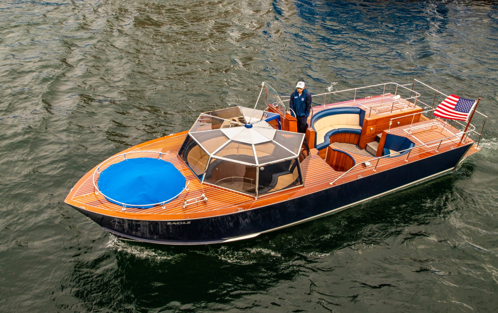 Solve FANCY BOAT jigsaw puzzle online with 77 pieces