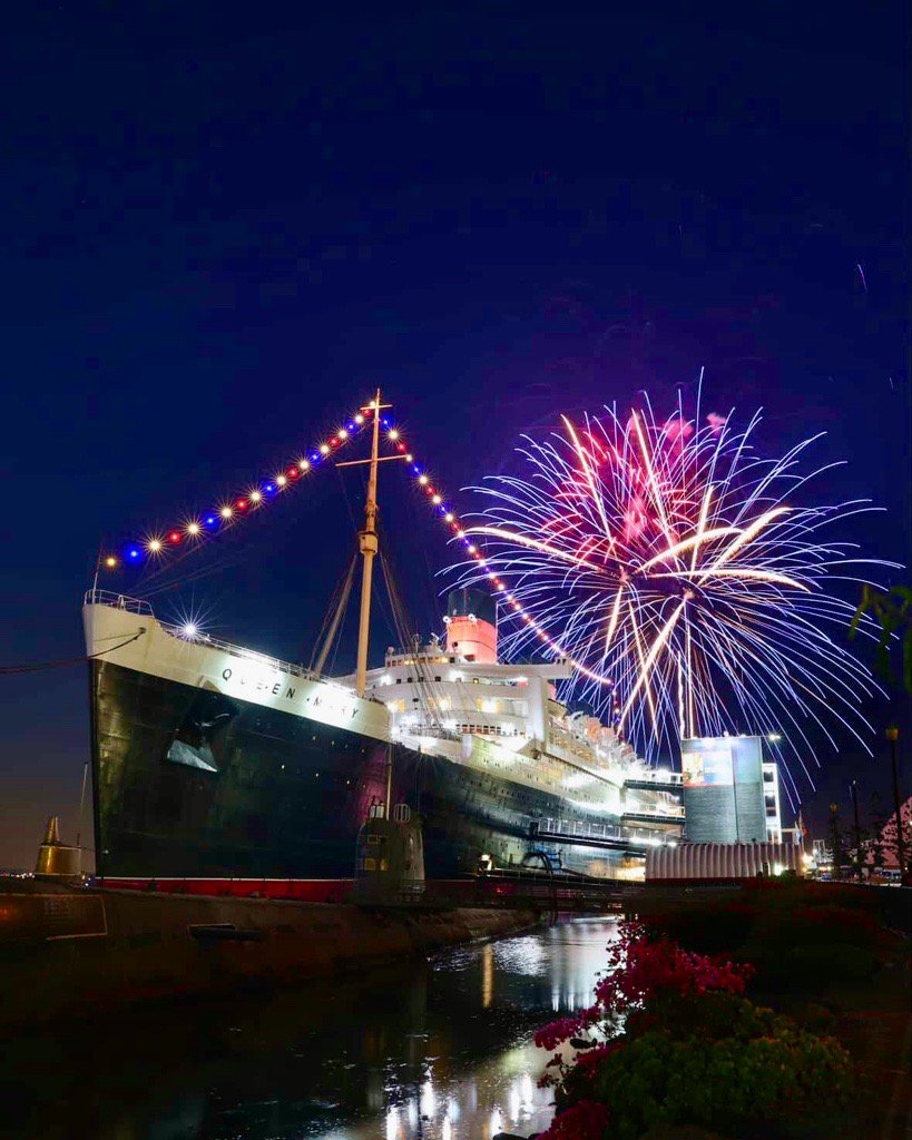 Solve Queen Mary jigsaw puzzle online with 20 pieces