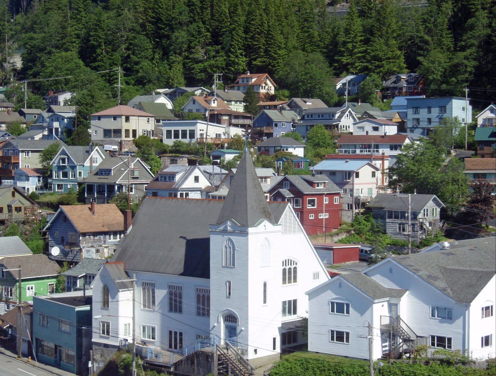 Solve Ketchikan - Alaska jigsaw puzzle online with 252 pieces