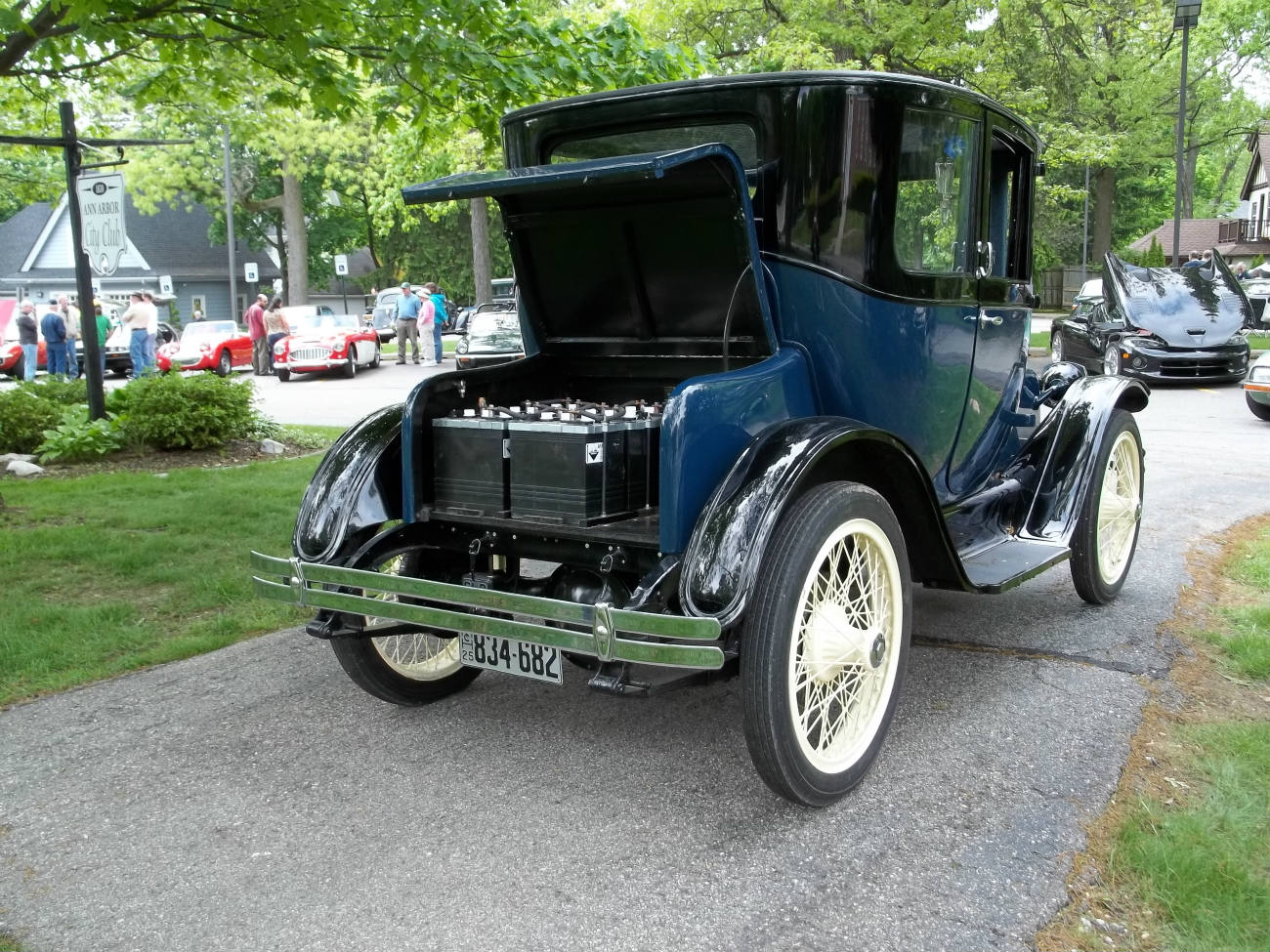 Solve Detroit Electric 1925 jigsaw puzzle online with 130 pieces