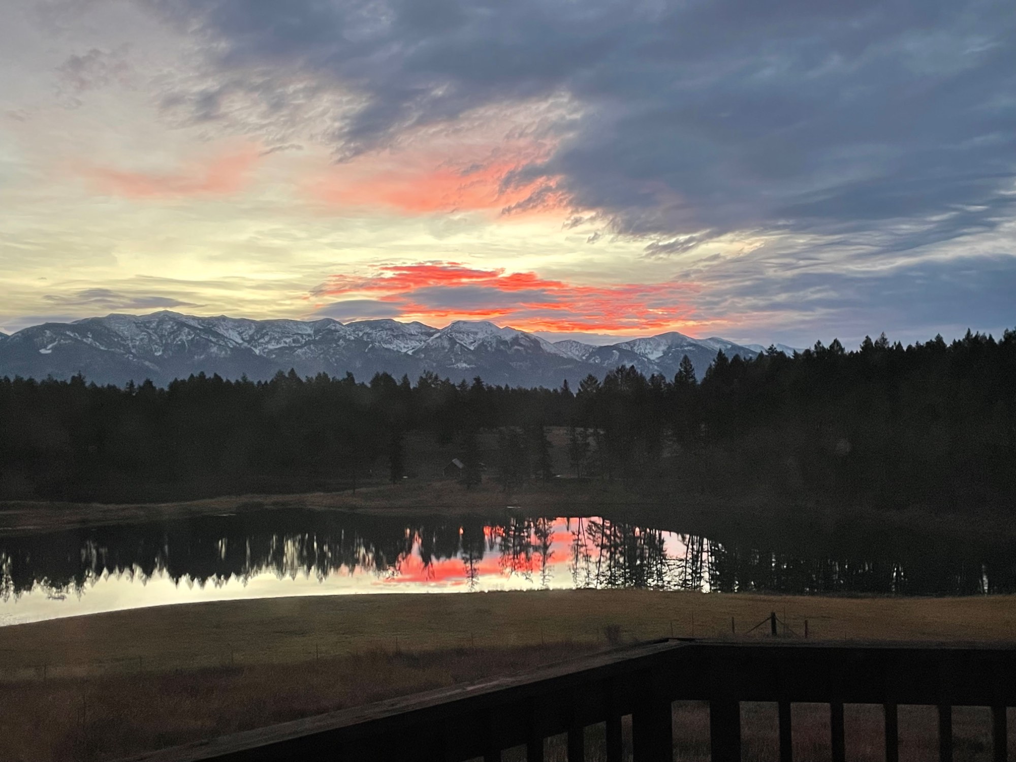 Solve early morning color jigsaw puzzle online with 336 pieces