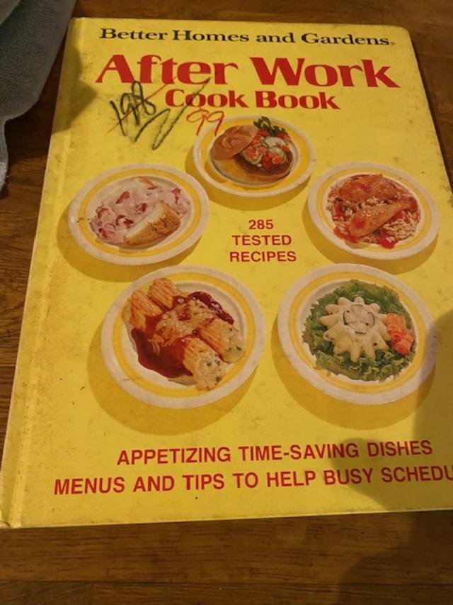 Solve After work cookbook jigsaw puzzle online with 20 pieces