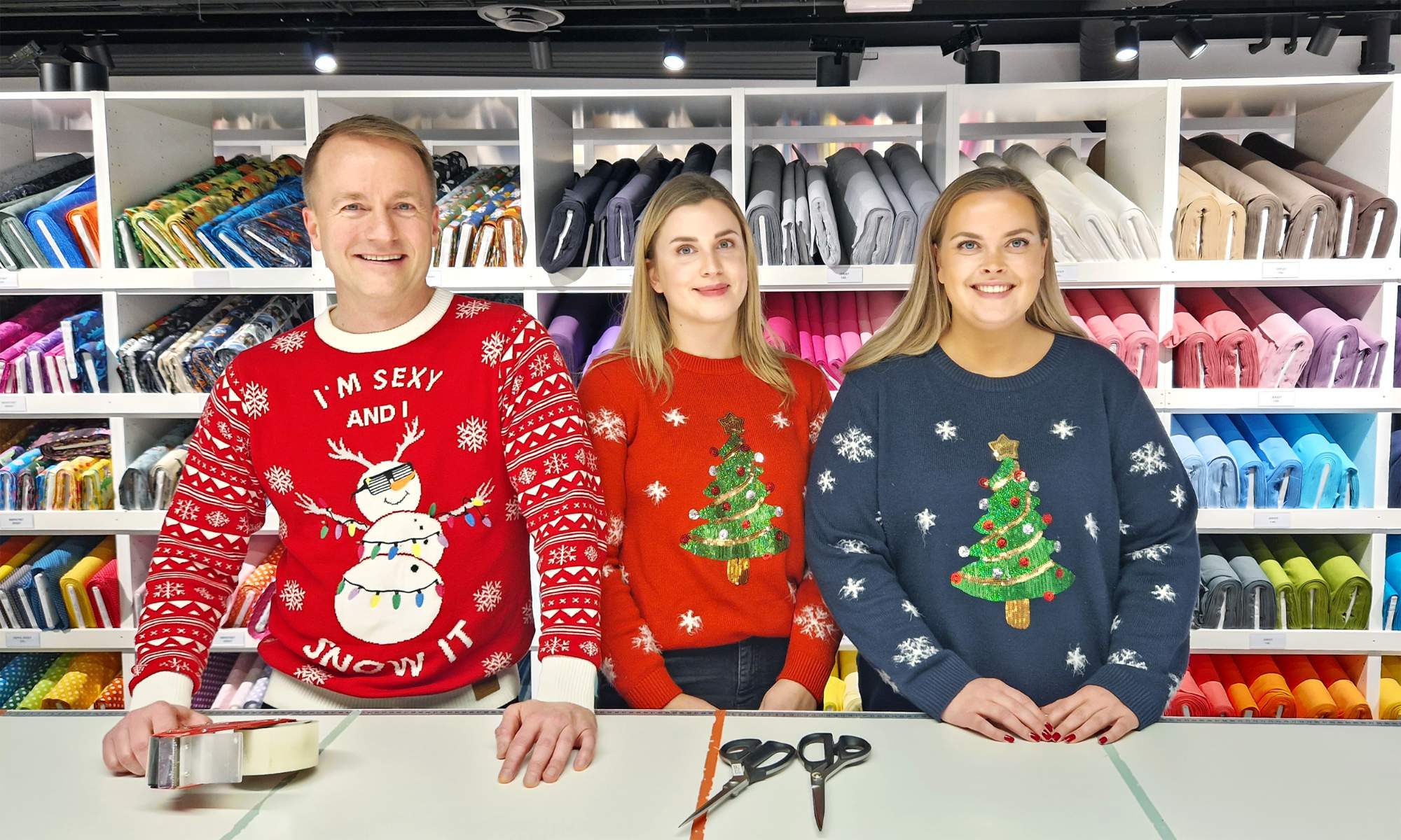 Solve Christmas Sweaters jigsaw puzzle online with 209 pieces