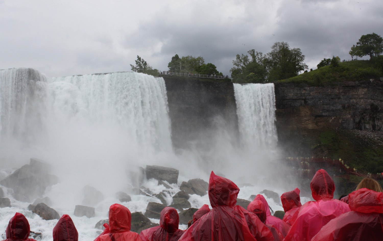 Solve 108. Niagara Falls jigsaw puzzle online with 28 pieces