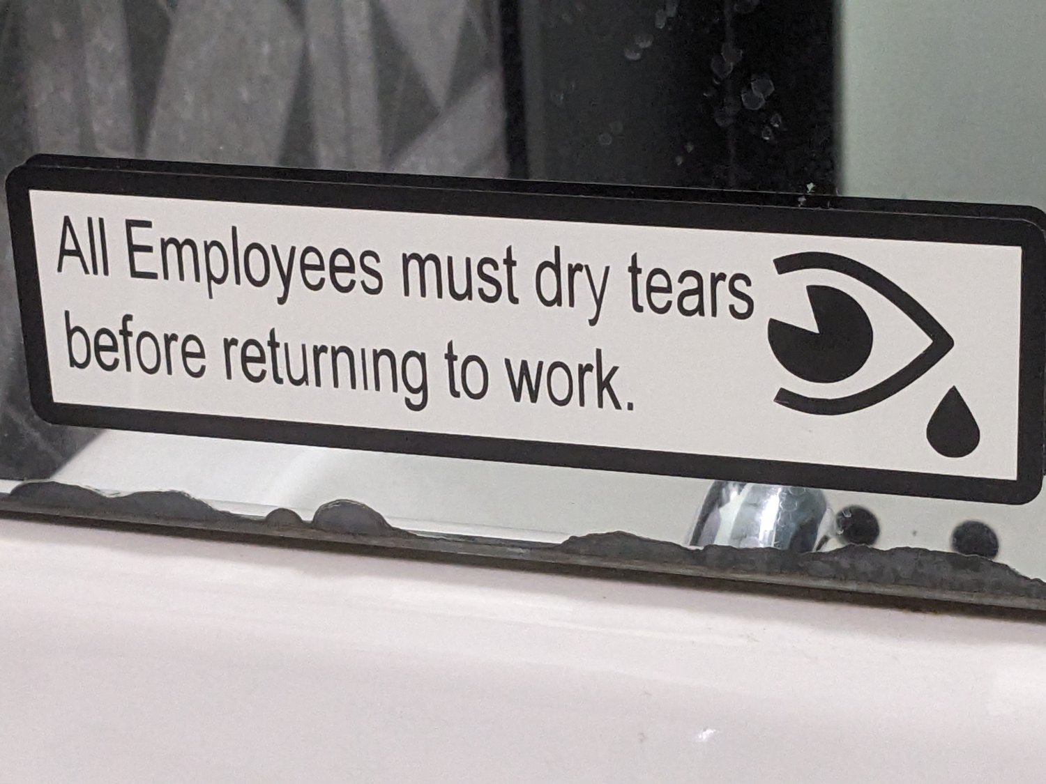 Solve Maintain your work decorum jigsaw puzzle online with 20 pieces