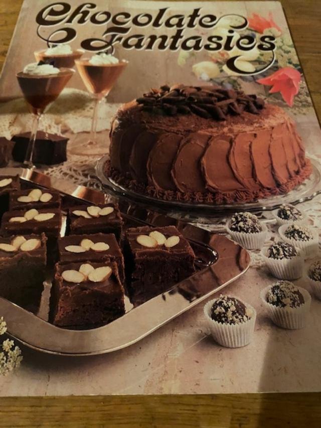 Solve Chocolate Fantasies jigsaw puzzle online with 20 pieces