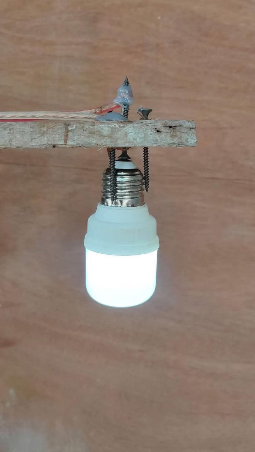 Solve Cheap lighting fixture jigsaw puzzle online with 120 pieces