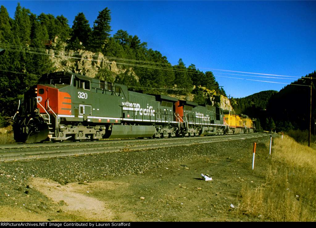 Solve SP49 jigsaw puzzle online with 70 pieces