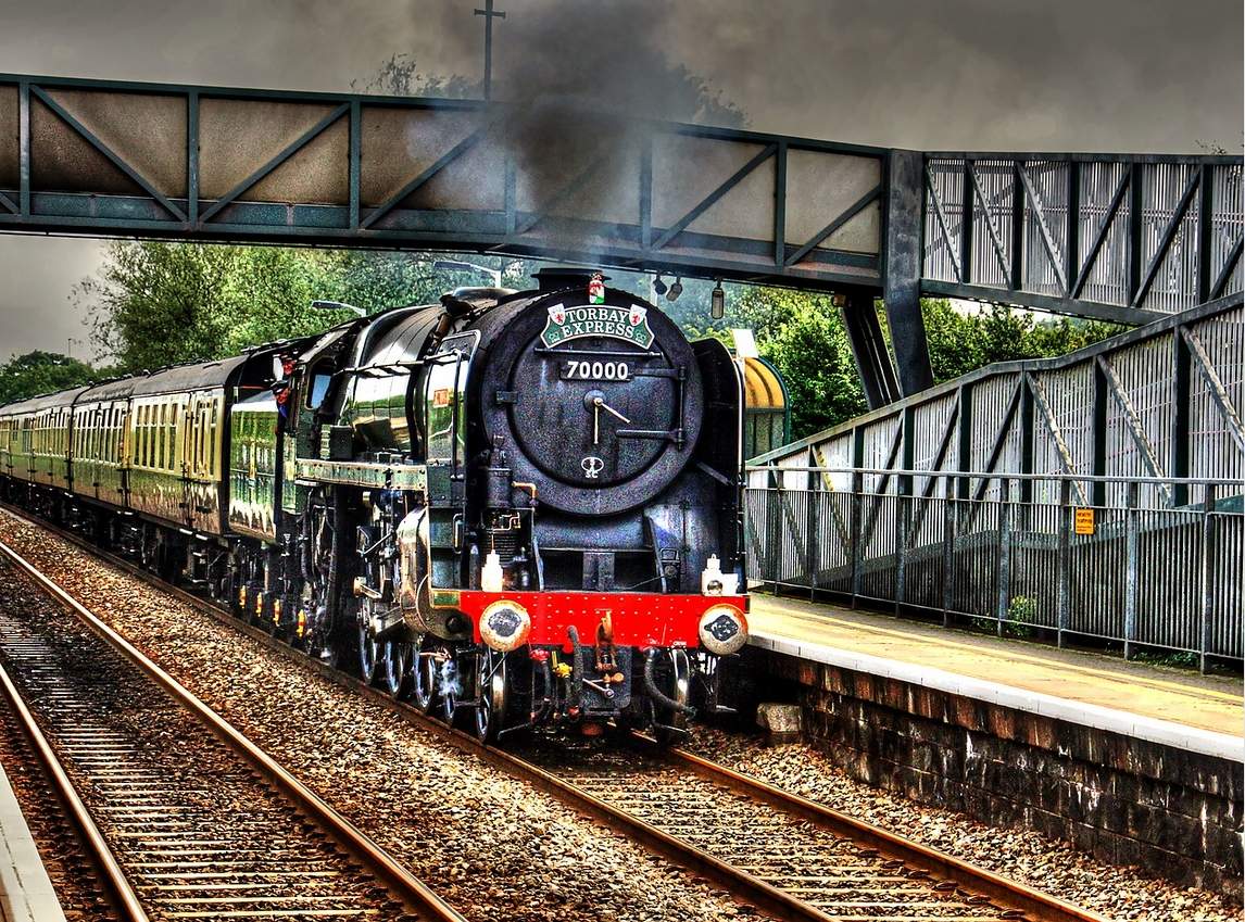 Solve The Torbay Express jigsaw puzzle online with 88 pieces