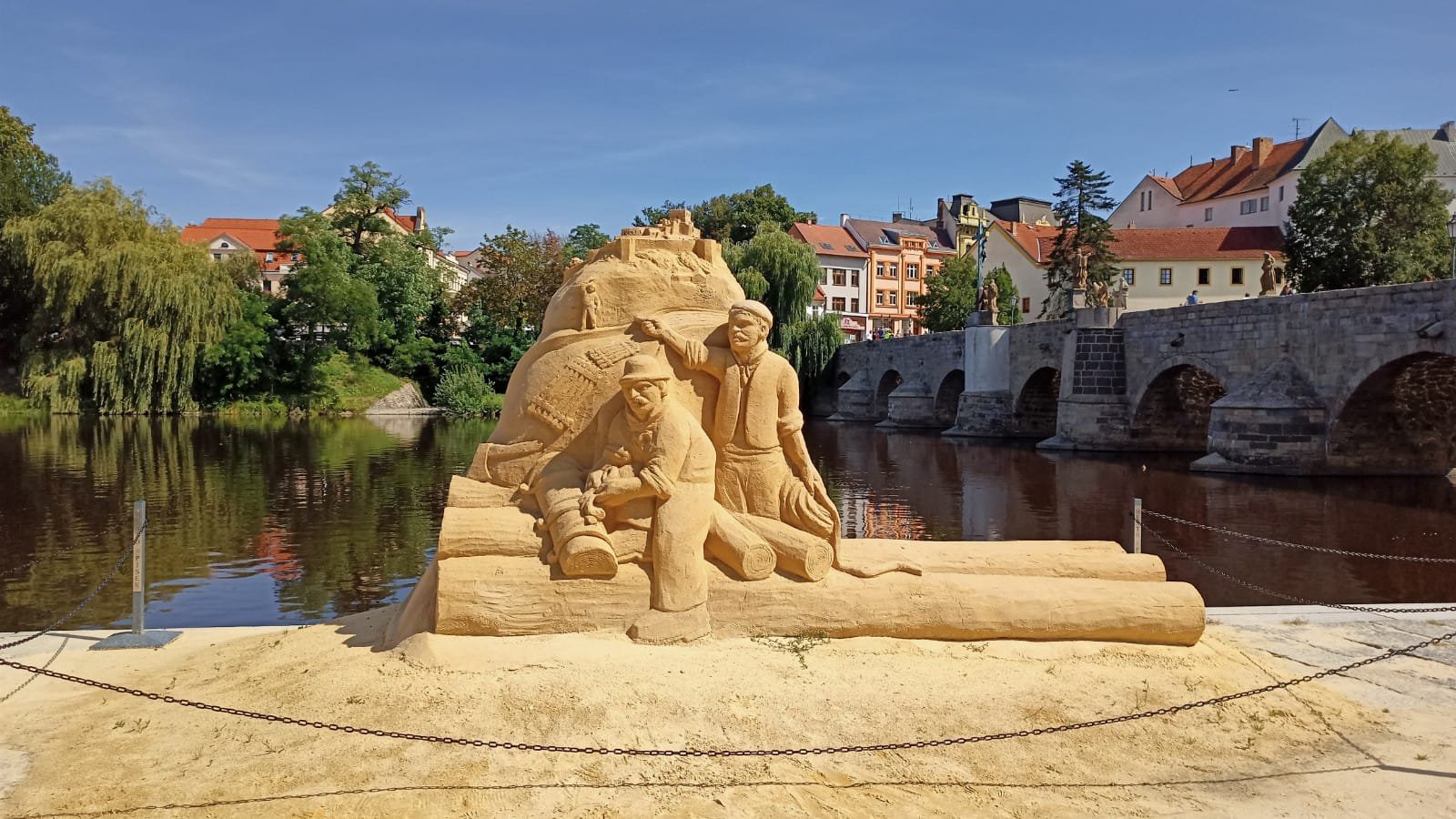 Solve Sochy z písku v Písku/ Sand statue in Písek, South Bohemia jigsaw ...