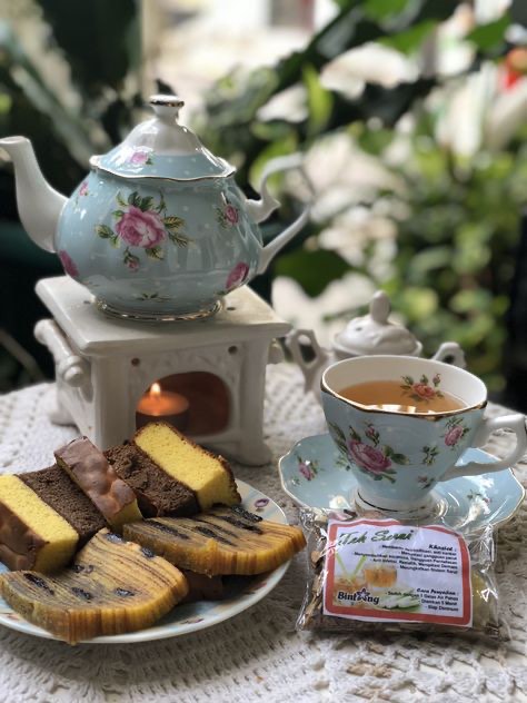 Solve tea time jigsaw puzzle online with 80 pieces