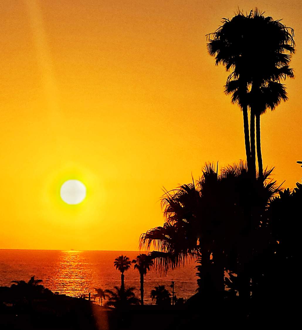 Solve Sunset Cliffs Sunset jigsaw puzzle online with 72 pieces