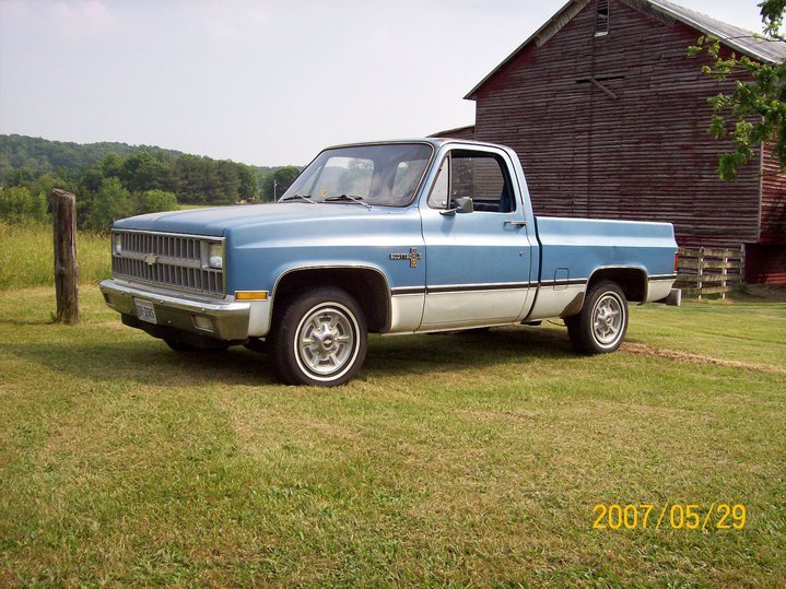 Solve 1982 Chevy C10 jigsaw puzzle online with 88 pieces