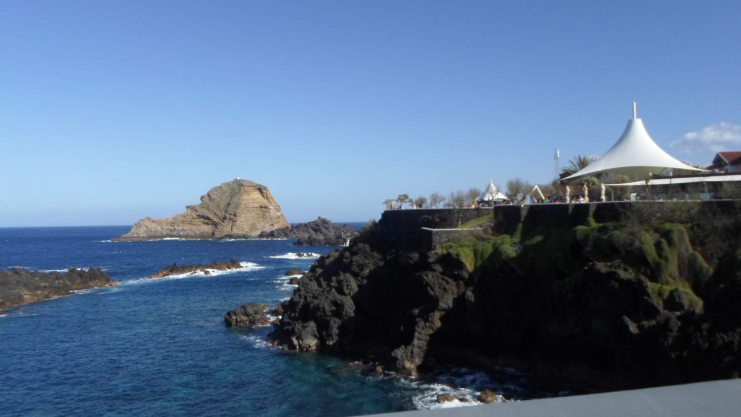 Solve 033 Porto Monitz-Madeira jigsaw puzzle online with 40 pieces