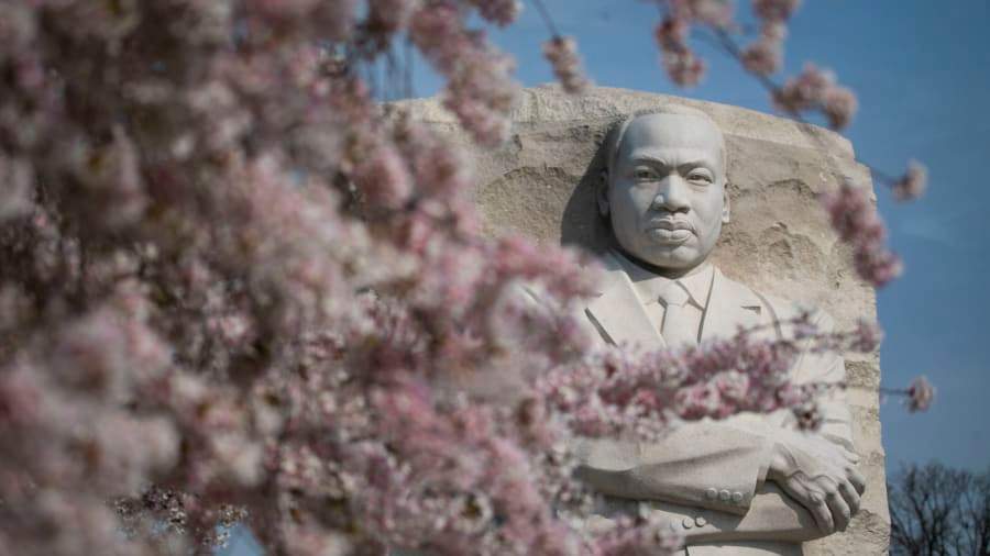 Solve Martin Luther King Jr. Memorial in Washington D.C. jigsaw puzzle ...