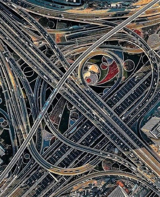 Solve Dubai roads jigsaw puzzle online with 48 pieces