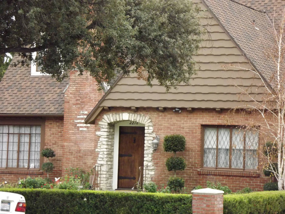 Solve Brick, brick & more brick jigsaw puzzle online with 20 pieces