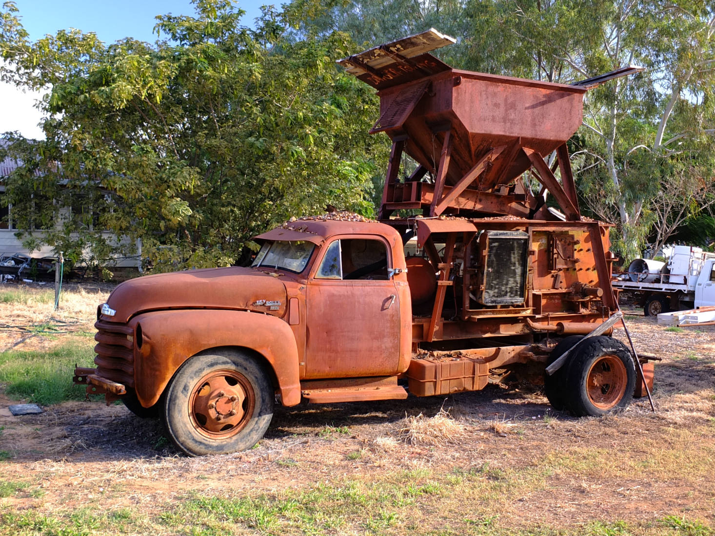 Solve mining rig jigsaw puzzle online with 165 pieces