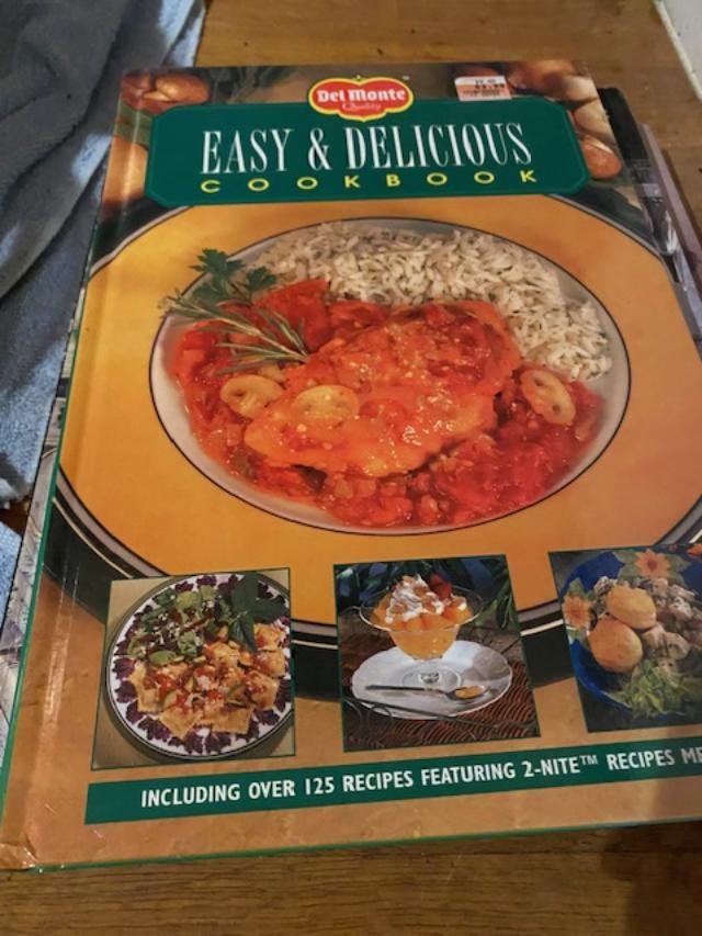 Solve Easy and Delicous cookbook jigsaw puzzle online with 20 pieces