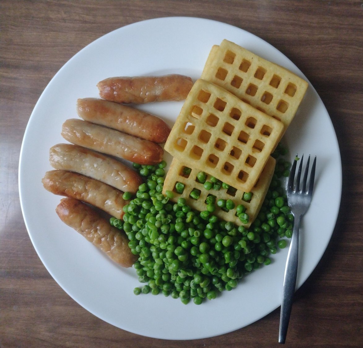 Solve Wobbly food - sausages, potato waffles & peas jigsaw puzzle ...