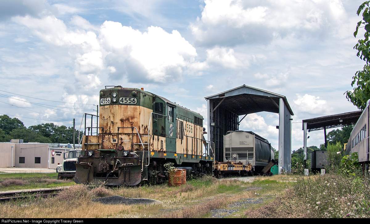 Solve now unemployed, hrt#4556 rests with a mix of cars and discarded ...