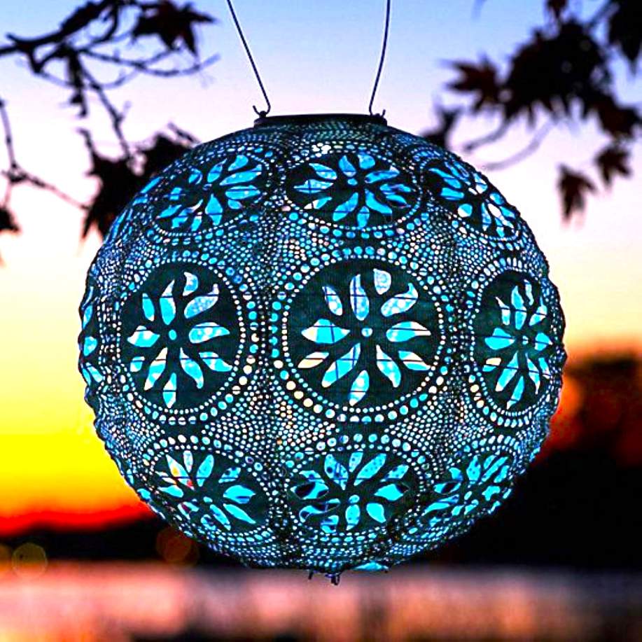 Solve Solar Lantern jigsaw puzzle online with 16 pieces