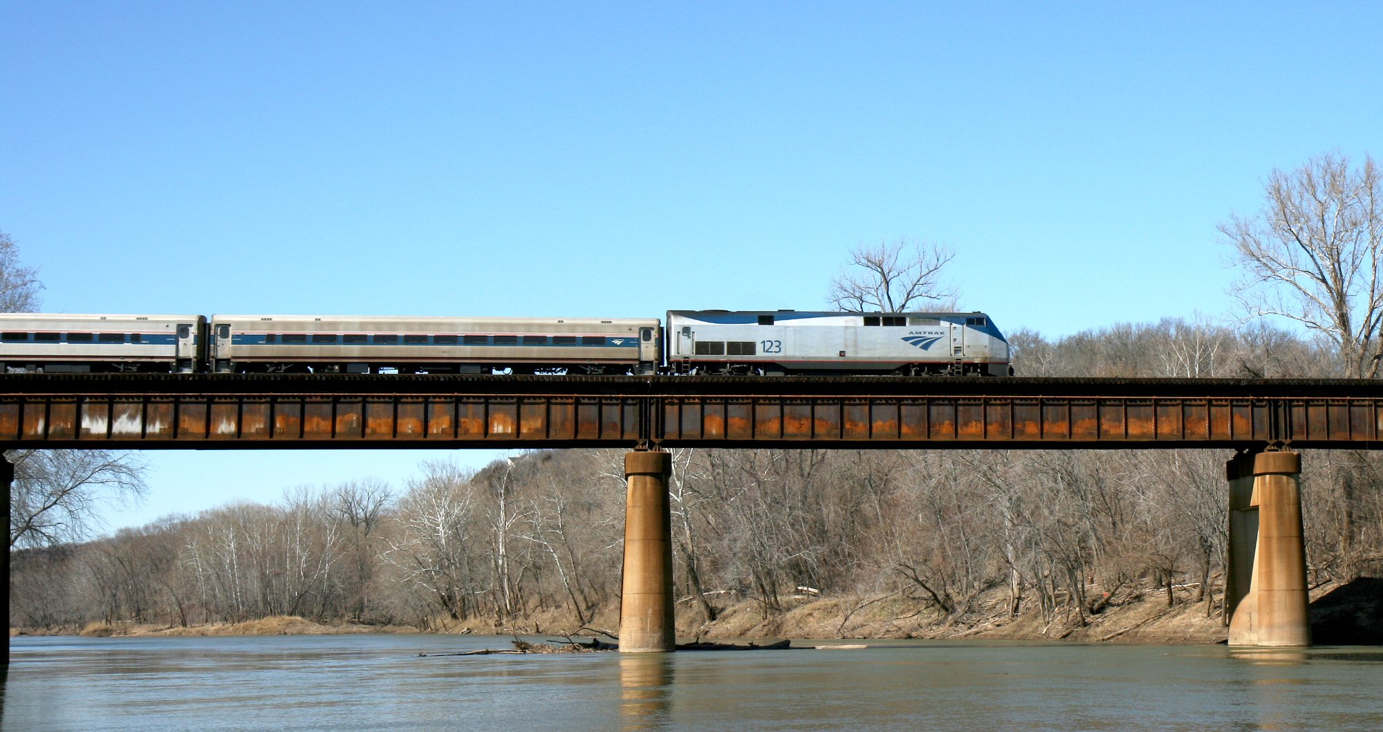 Solve AMTK 123 Crossing Meramec River jigsaw puzzle online with 91 pieces