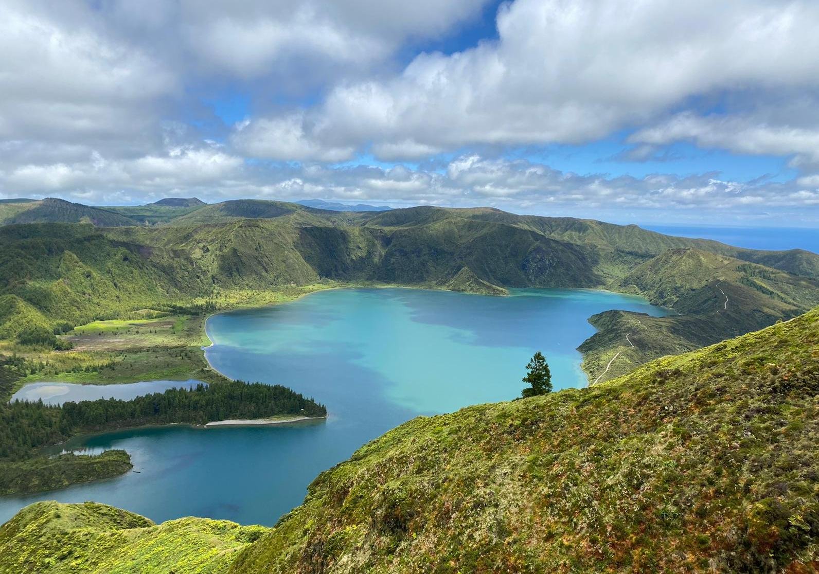Solve Azores jigsaw puzzle online with 70 pieces