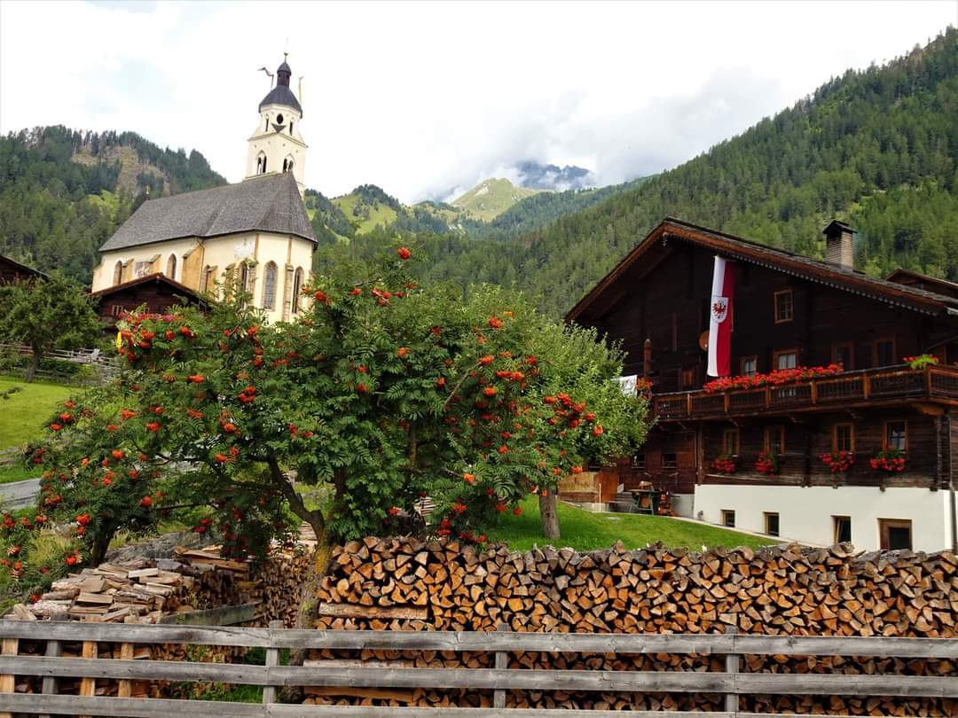 Solve Austria jigsaw puzzle online with 252 pieces