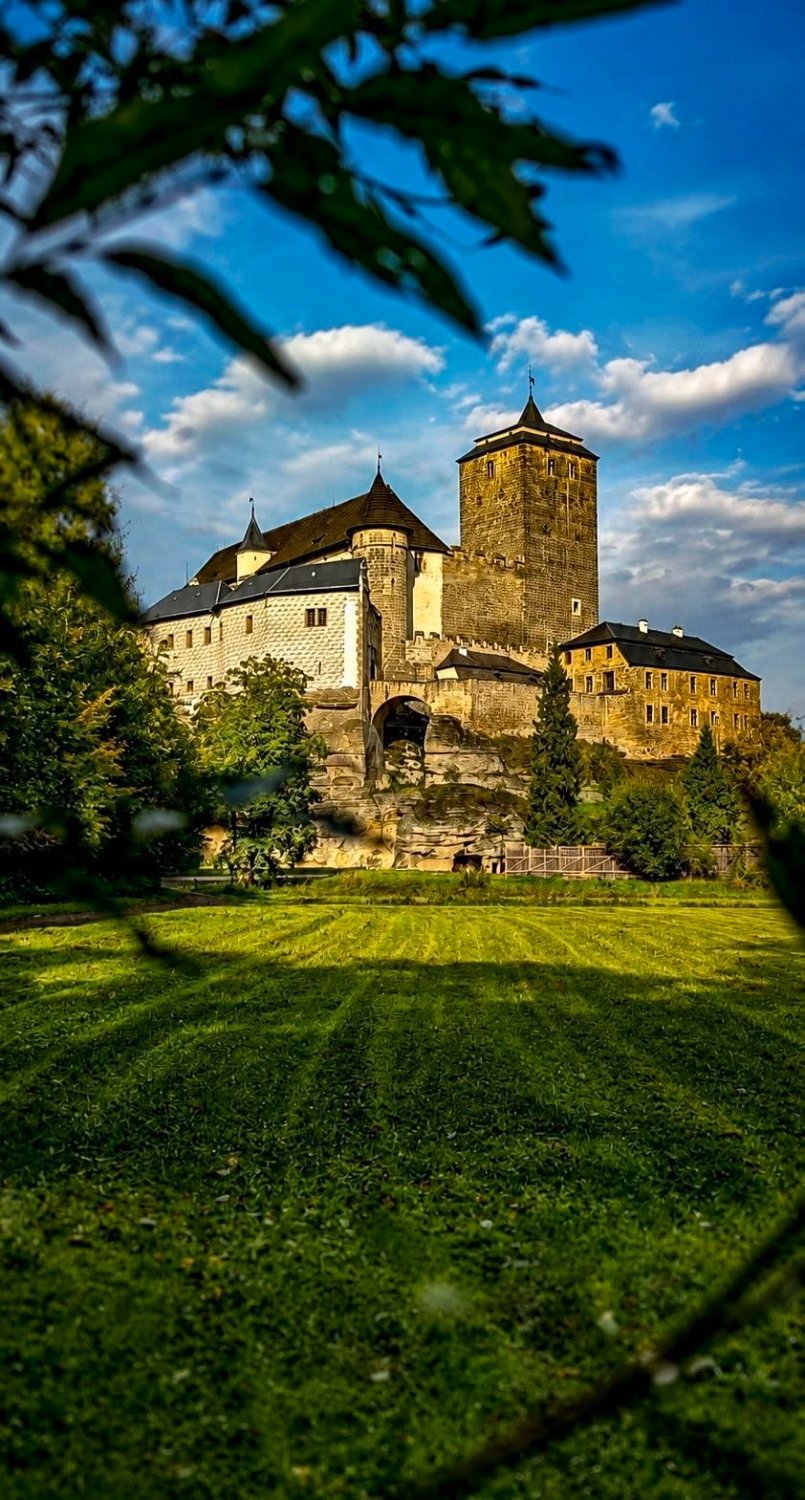 Solve Hrad Kost foto Jan Matyska jigsaw puzzle online with 120 pieces