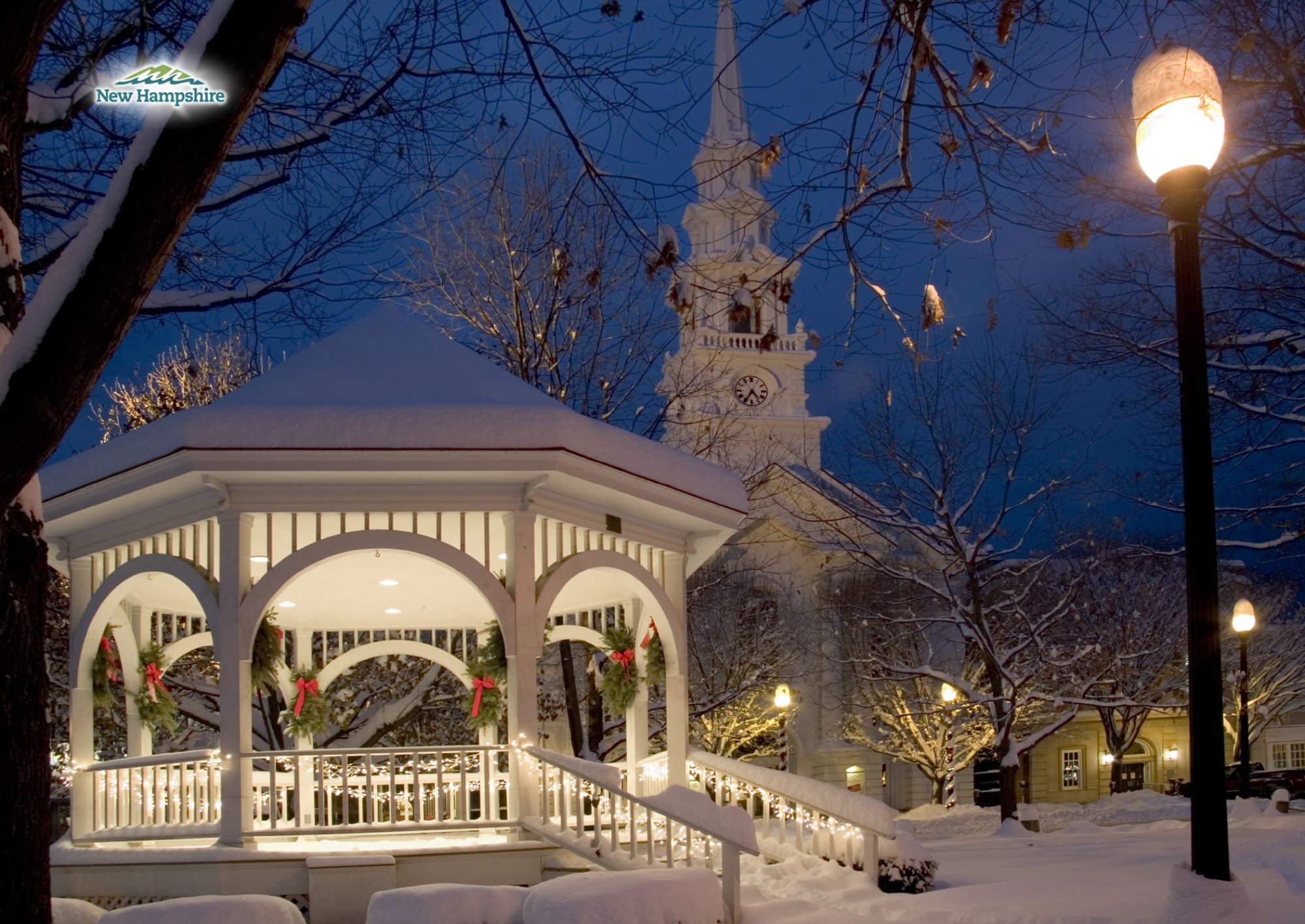 Solve Christmas in the Square jigsaw puzzle online with 130 pieces