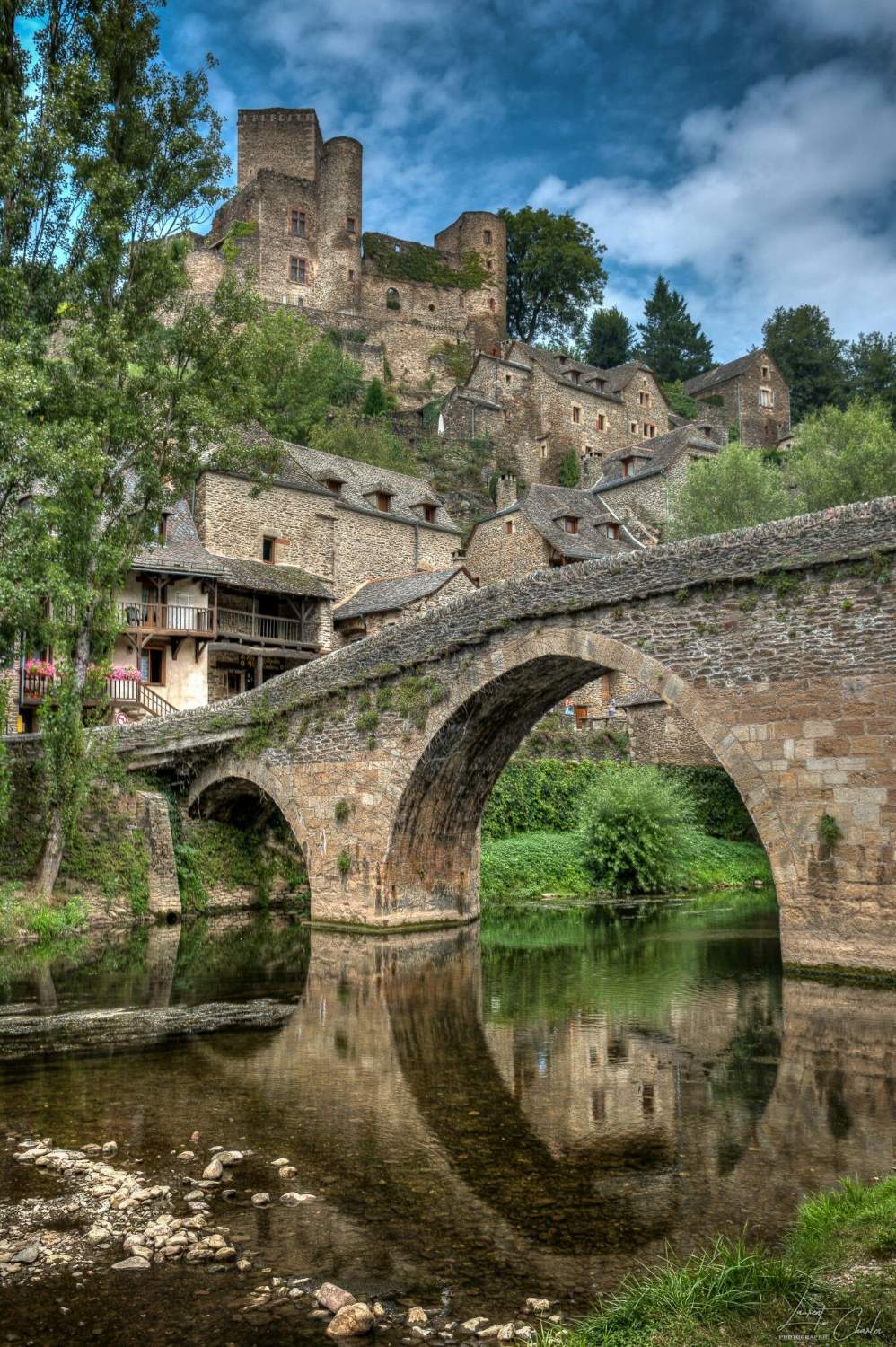 Solve belcastel jigsaw puzzle online with 117 pieces