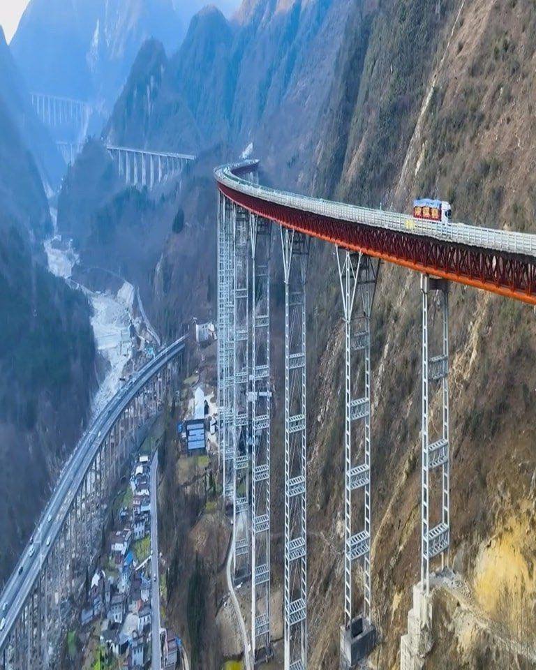 Solve The Yaxi Highway in Sichuan, China jigsaw puzzle online with 42 ...