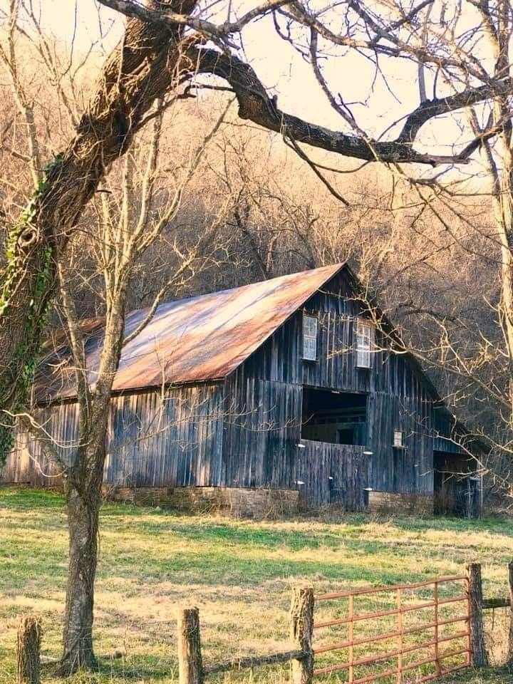 Solve very old house jigsaw puzzle online with 63 pieces