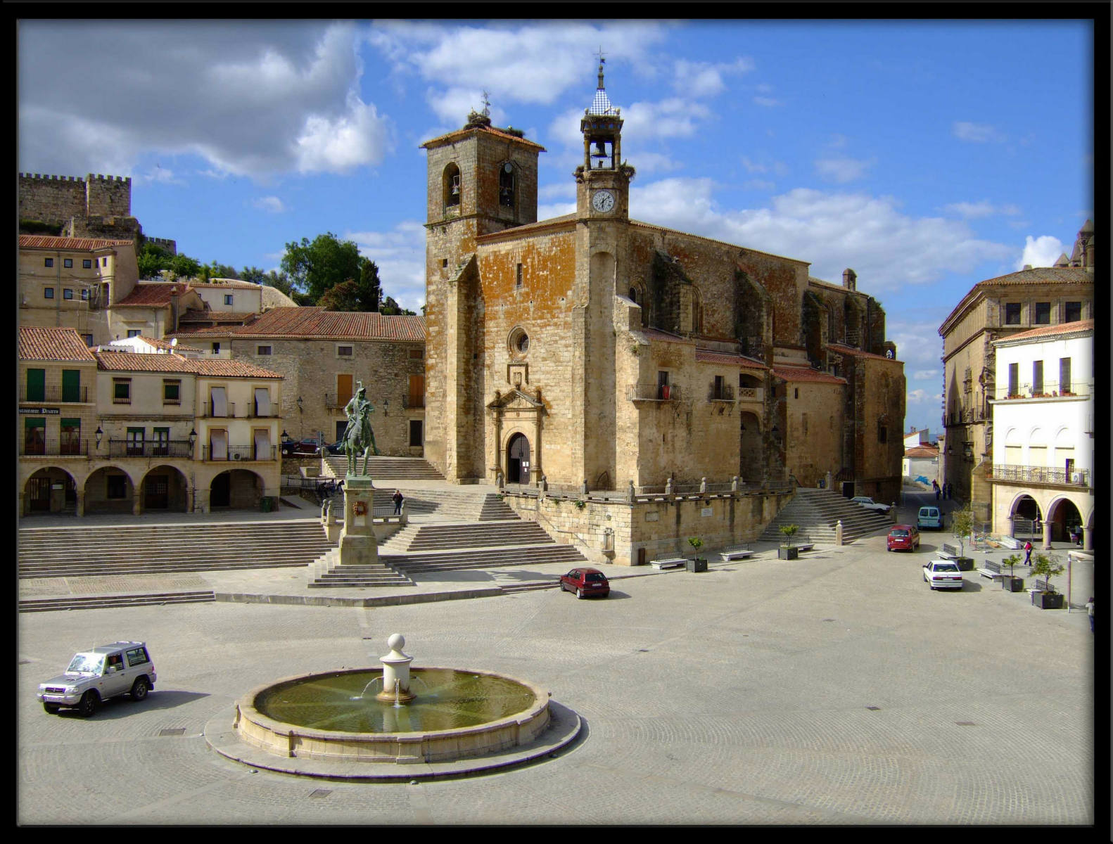 Solve Trujillo, Plaza Mayor jigsaw puzzle online with 520 pieces
