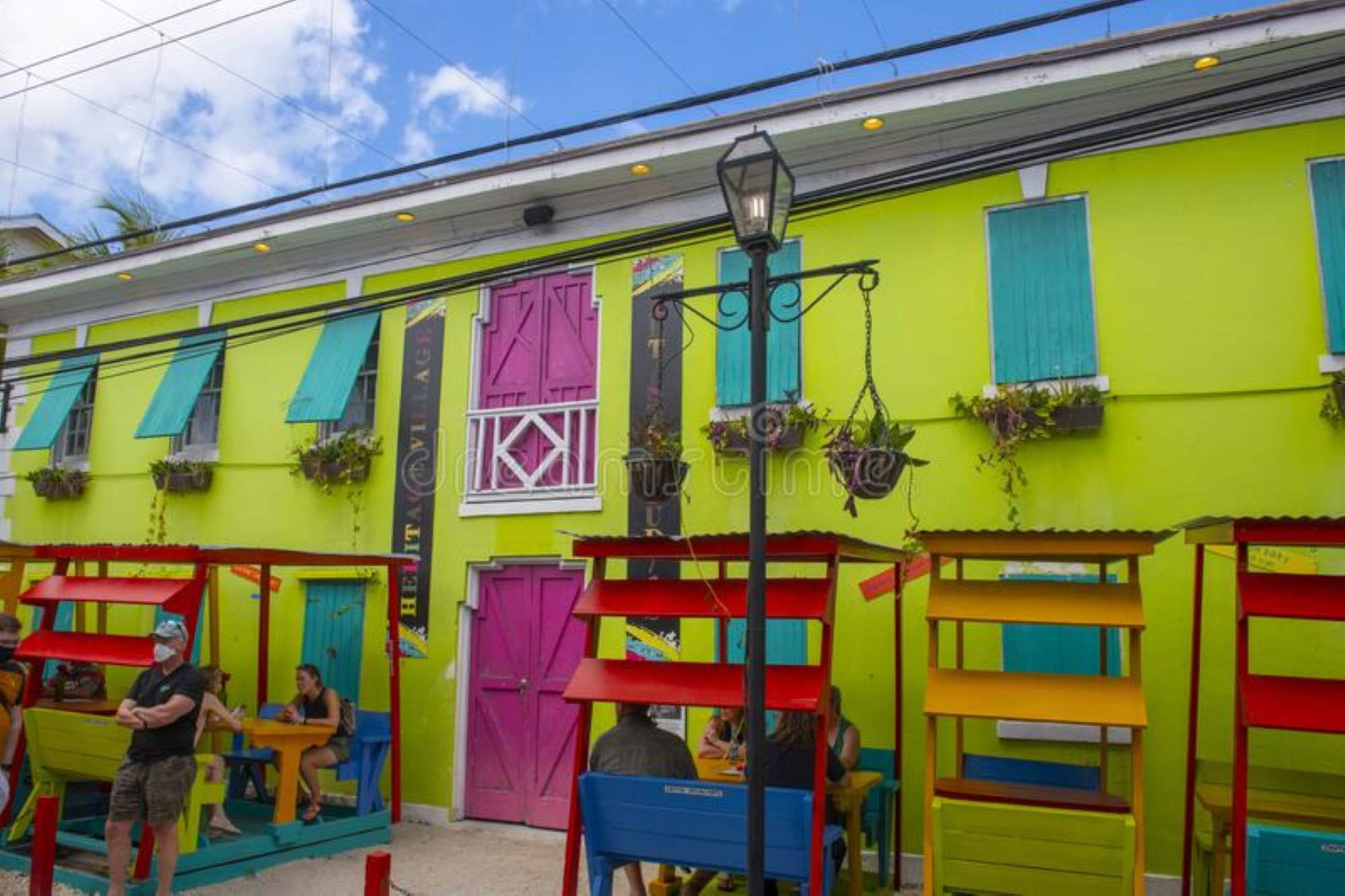 Solve Bahamas jigsaw puzzle online with 198 pieces