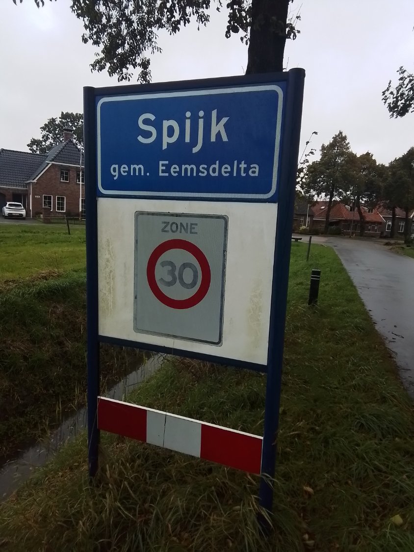 Solve Spijk Groningen Netherlands jigsaw puzzle online with 12 pieces