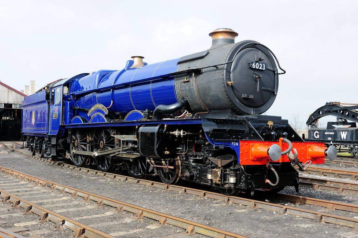 Solve GWR King Class 4-6-0 6023 King Edward II. jigsaw puzzle online ...