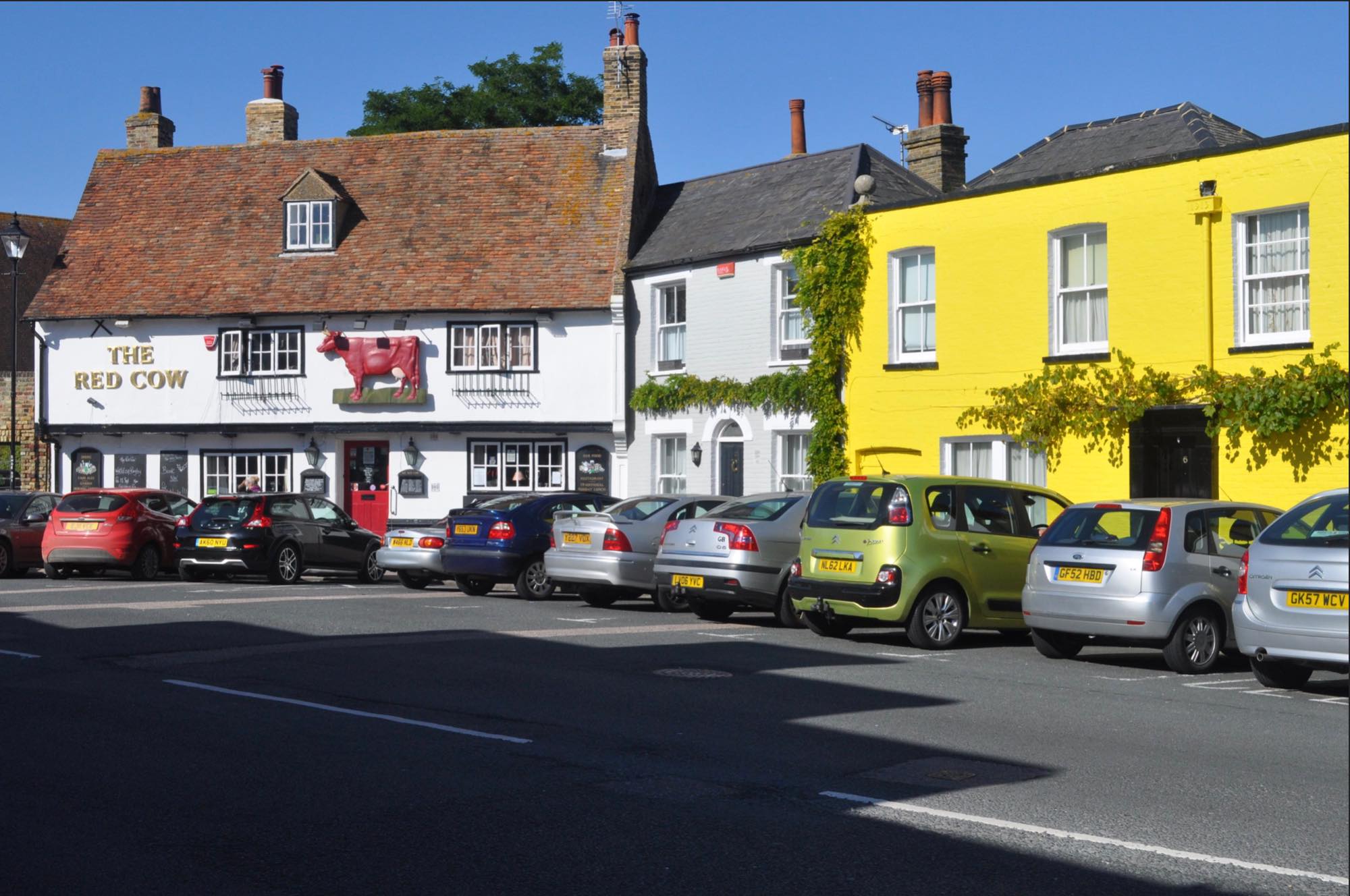 Solve The Red Cow. Sandwich. Kent. UK. jigsaw puzzle online with 198 pieces